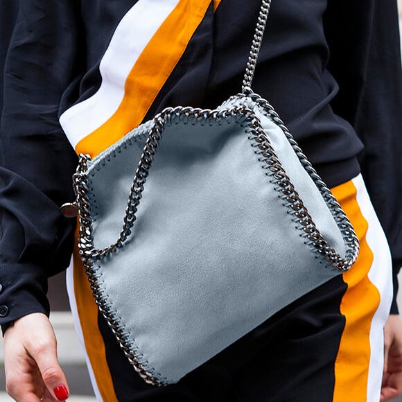 Troquer: Compra y venta de piezas pre-amadas, curadas y autentificadas.